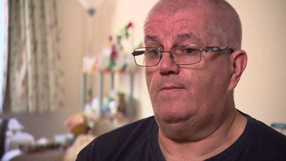 Hackney families' legal bid against special needs cuts - BBC News