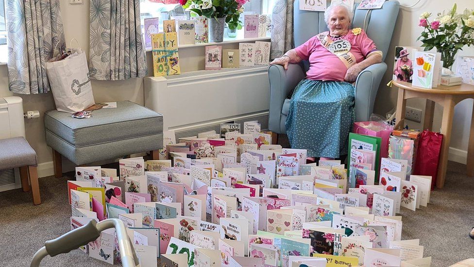 Derbyshire woman receives nearly 200 cards for 105th birthday - BBC News