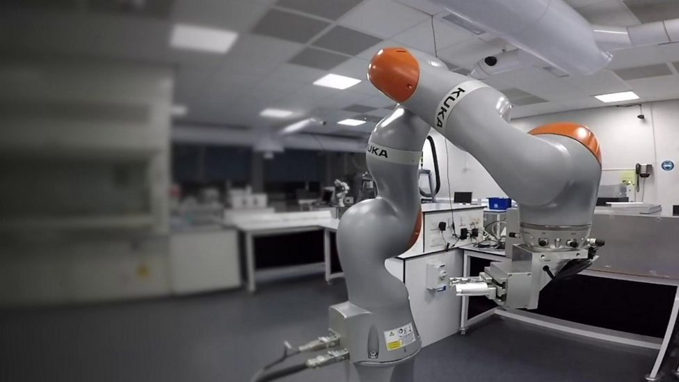 Coronavirus: Robot cleaners used in Leeds trials - BBC News