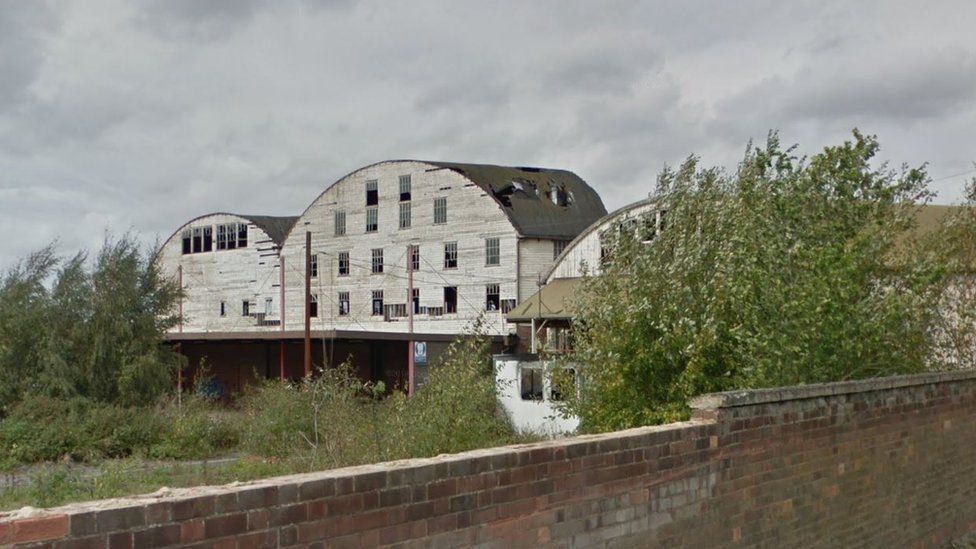 Bramford's fire-ravaged Fisons factory causes resident resentment - BBC ...