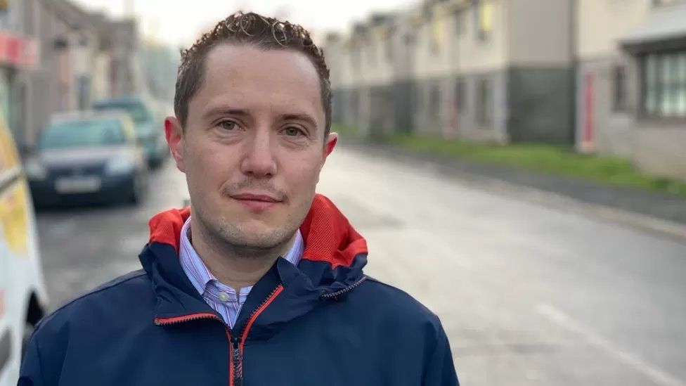 Symptomau canser: Galw am wneud mwy wedi marwolaeth mam - BBC Cymru Fyw