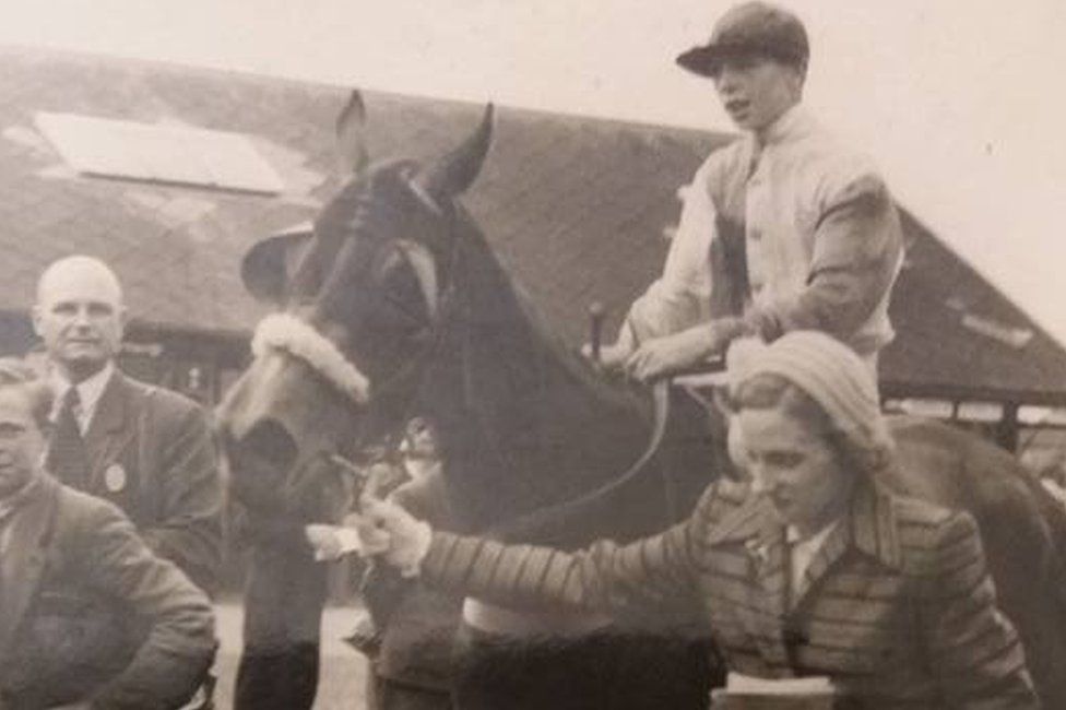 Redcar Races appeal for memories to celebrate 150th anniversary - BBC News