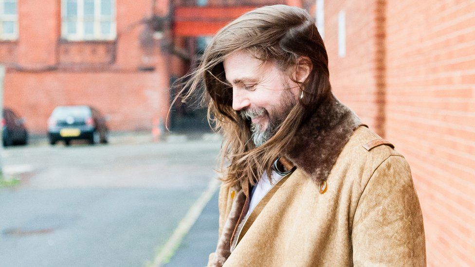 Biennial artist Mark Leckey creates 'false memoir' - BBC News