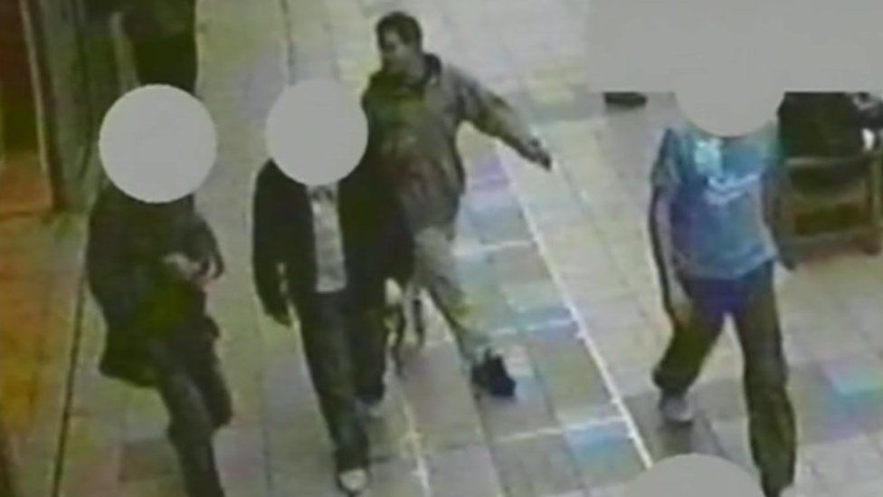 Ashley Dighton: Family's plea for information over death - BBC News