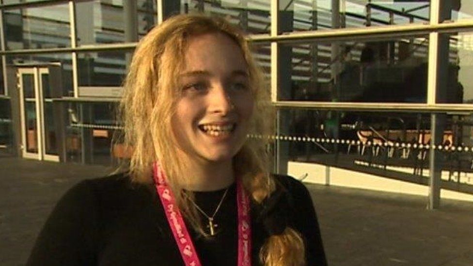 Senedd Ieuenctid Cymru yn cyfarfod am y tro cyntaf - BBC Cymru Fyw