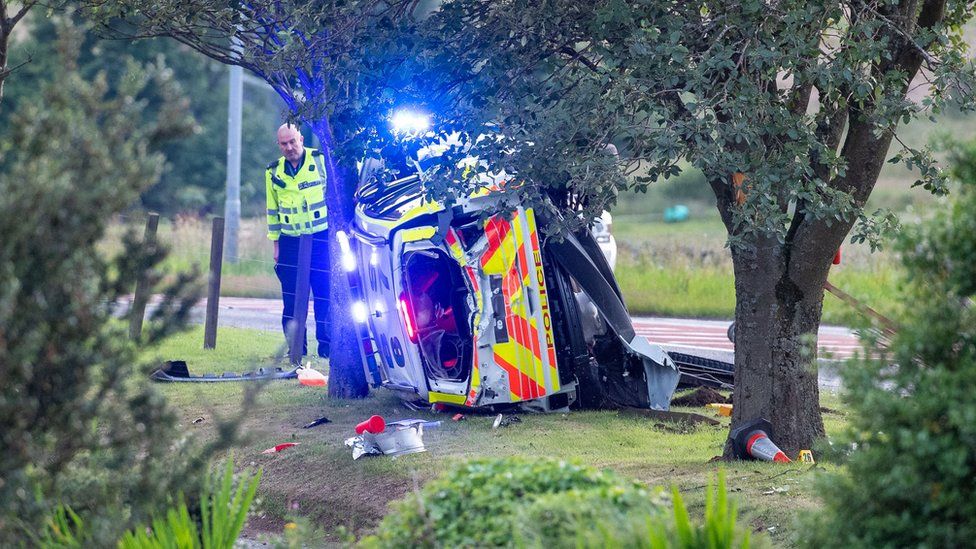 Woman seriously injured in Borders police car crash - BBC News