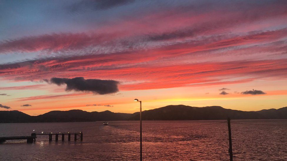 Your pictures: Stunning summer sunset swathes Scotland - BBC News
