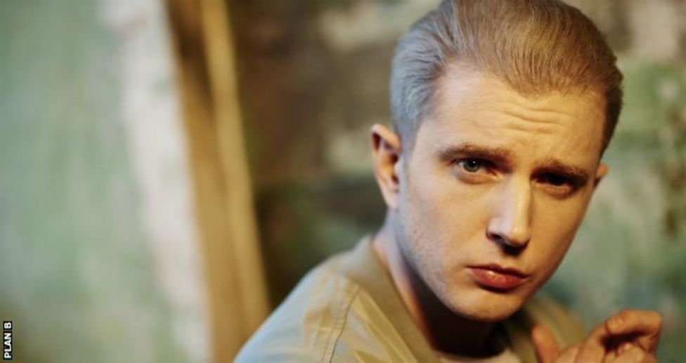 Lawro's Premier League predictions v singer Plan B - BBC Sport