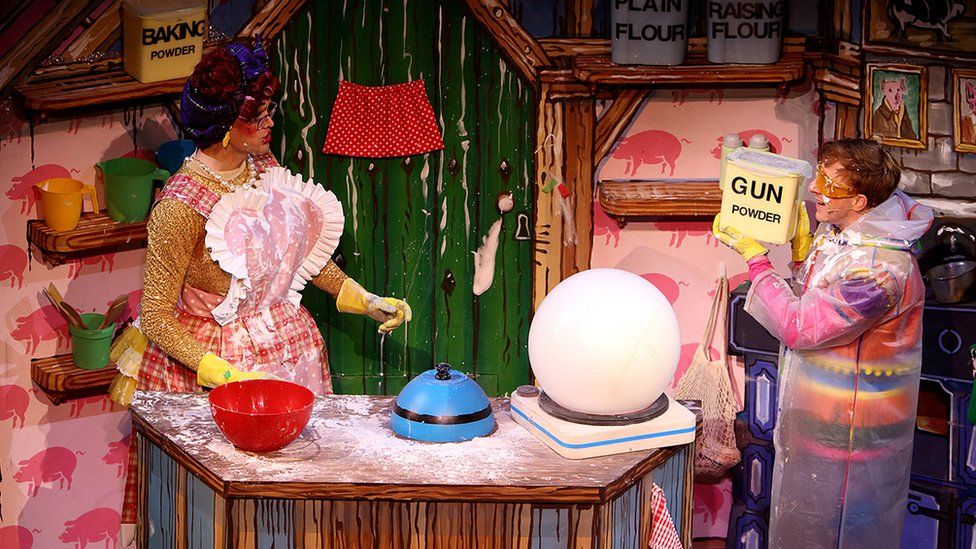 'There's something special about panto in Scotland' - BBC News