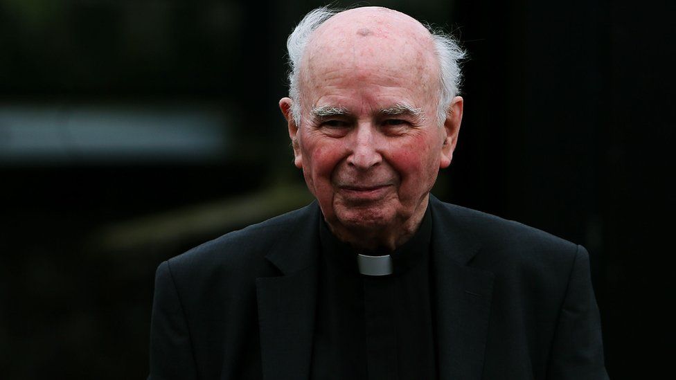 Dr Edward Daly: Bloody Sunday priest was 'courageous peacemaker' - BBC News