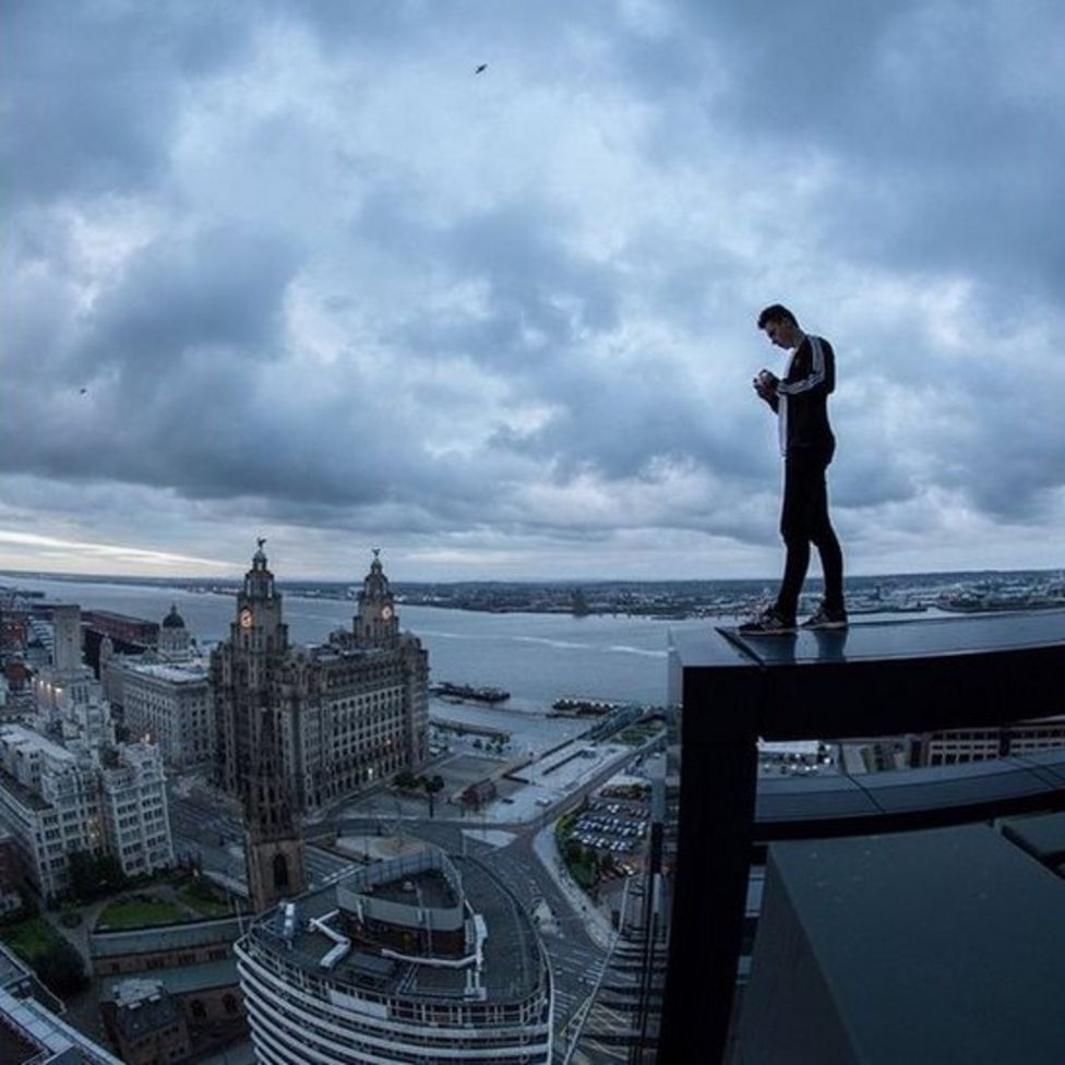 Rooftoppers: The urban explorers risking arrest and worse - BBC News