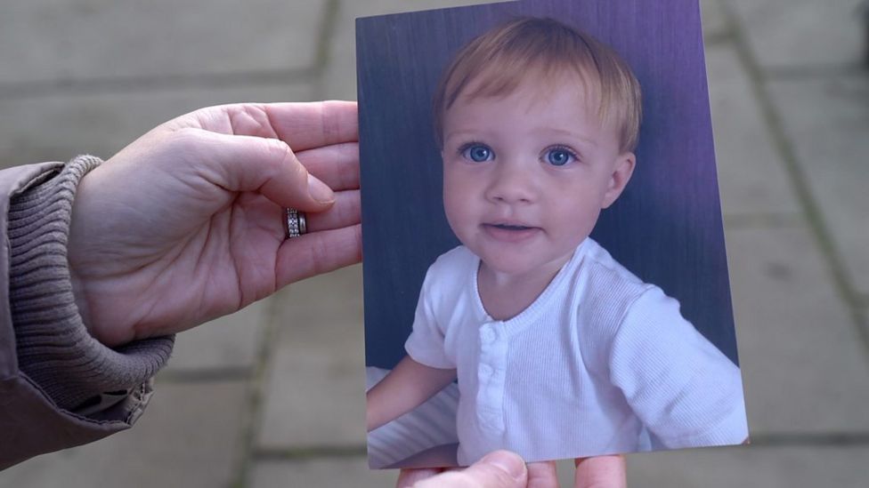 Father's memoir tribute to son who died after match - BBC News