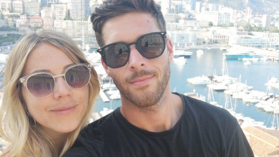 Stranger offers to pay for pregnant NHS worker's car damage - BBC News