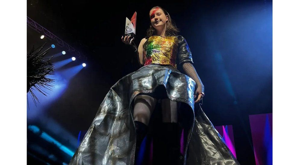 Bogha-froise sracte is sgiathan giorraichte - Naidheachdan a' BhBC