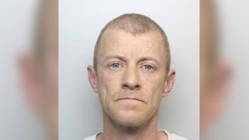 Non-fatal strangulation: Lee Jeffcock jailed for attack on woman - BBC News