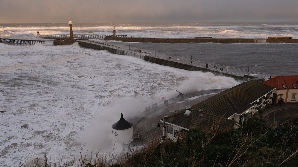 Storm surge: Clean-up starts on battered east coast - BBC News