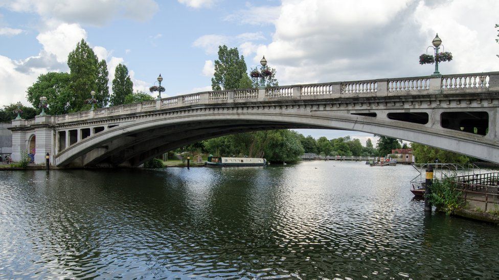 Reading Bridge closure to cause 'significant disruption' - BBC News