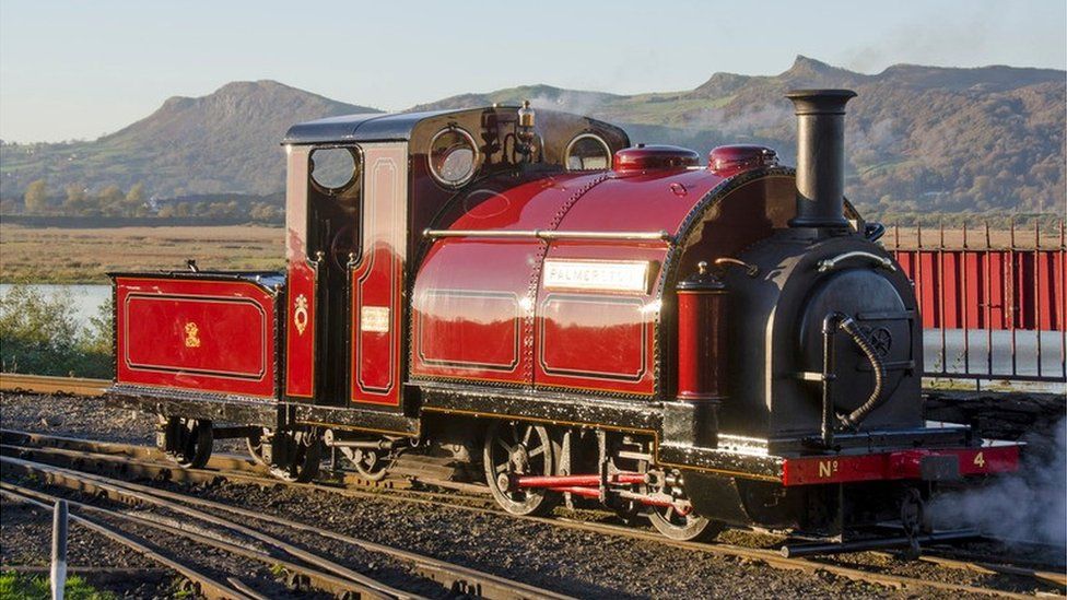 Ffestiniog Railway's locomotive Palmerston on display - BBC News