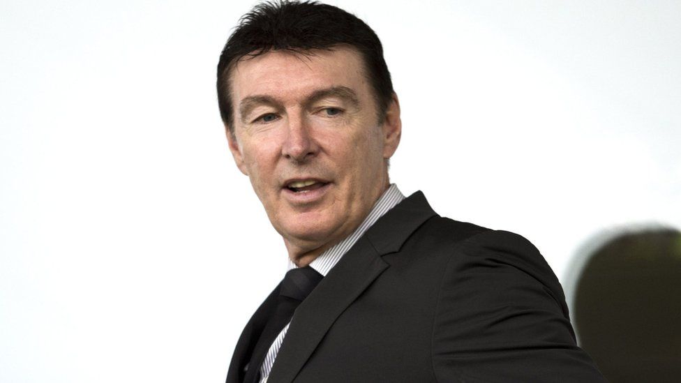 Heading footballs 'affects memory' - BBC News