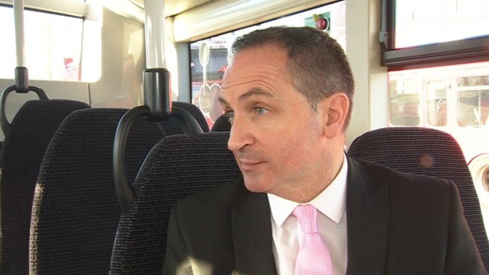 Covid: Oxford Bus Company warns of 30% cut in services - BBC News