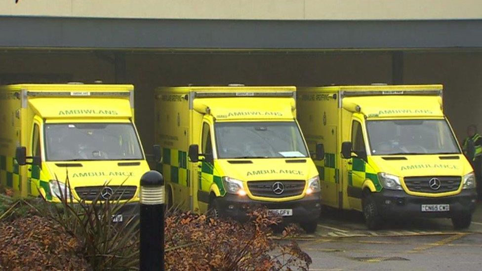 Winter pressures meant 'perfect storm' in NHS Wales - BBC News