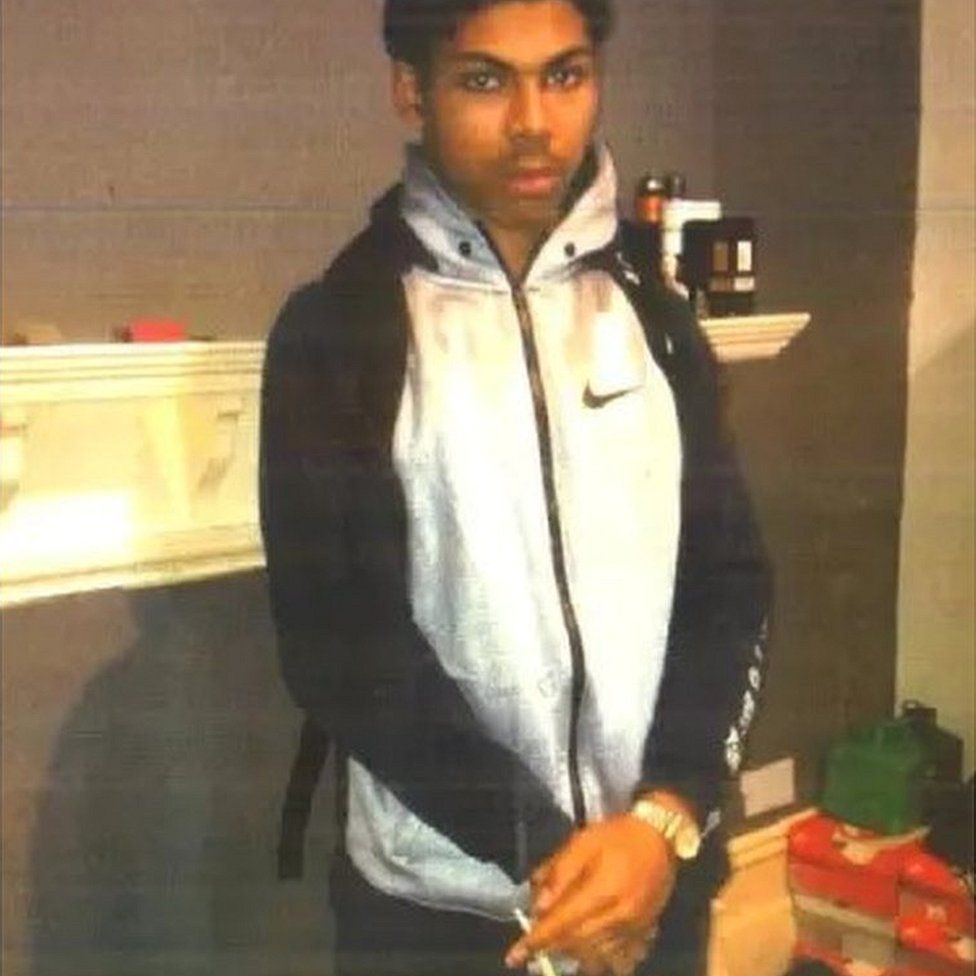Aron Warren murder: Teen jailed for life for stab attack - BBC News