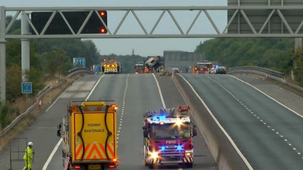 Lorry driver dies in M18 crash at Doncaster - BBC News