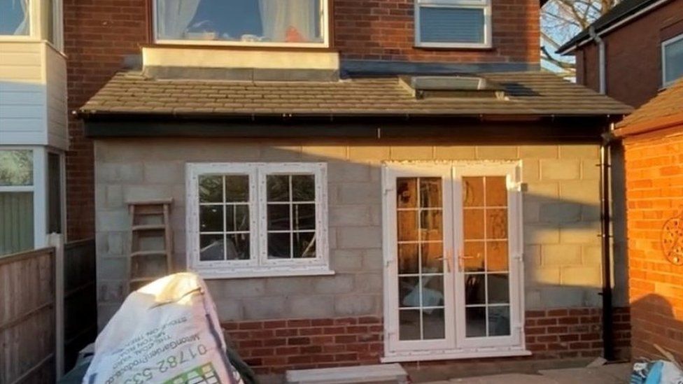 Clayton father says DIY home extension saved him thousands - BBC News