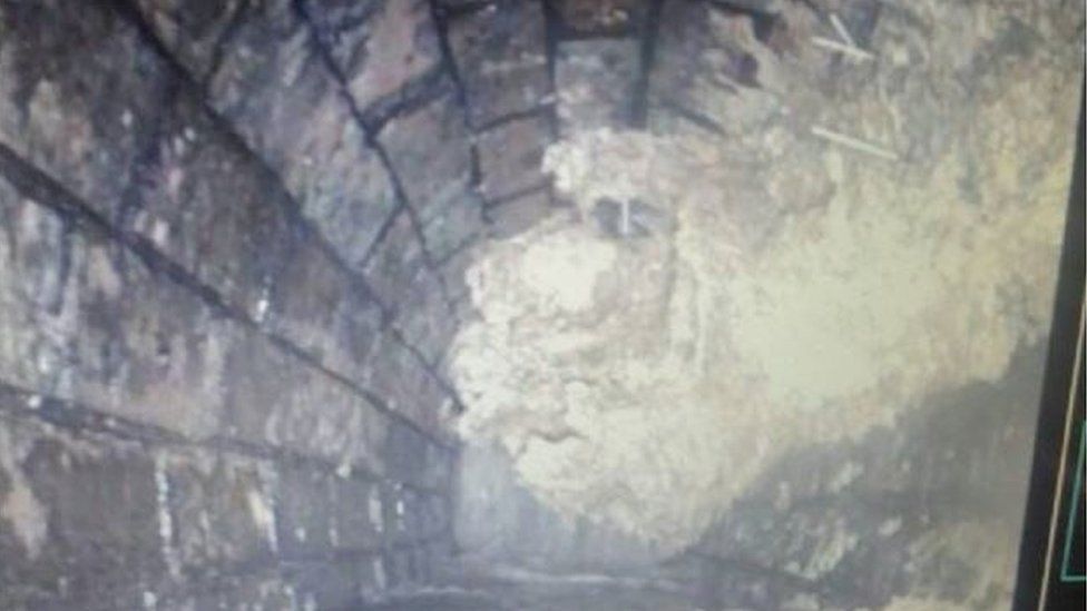 Oxford city centre 'fatbergs' caused by food outlet oil - BBC News