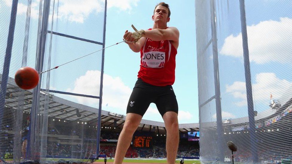 Osian Jones: Athletwr yn teimlo 'rheidrwydd' i drafod ei rywioldeb ...