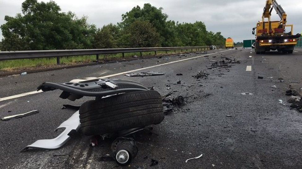 M5 crash: Third man dies after crash on motorway in Gloucestershire - BBC News