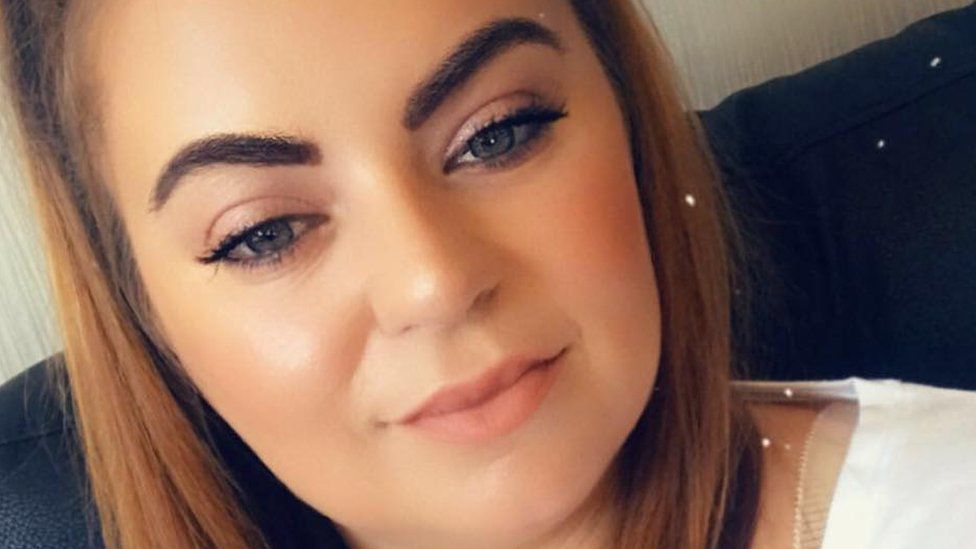 Men 'exposed themselves' on Mexborough school's Zoom lesson - BBC News