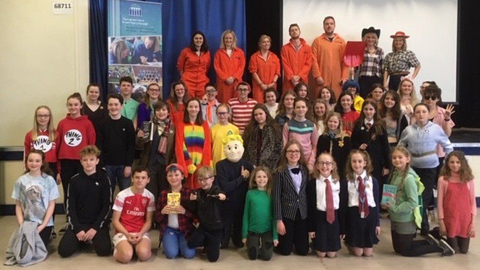 Oriel: Dathlu Diwrnod y Llyfr 2019 - BBC Cymru Fyw