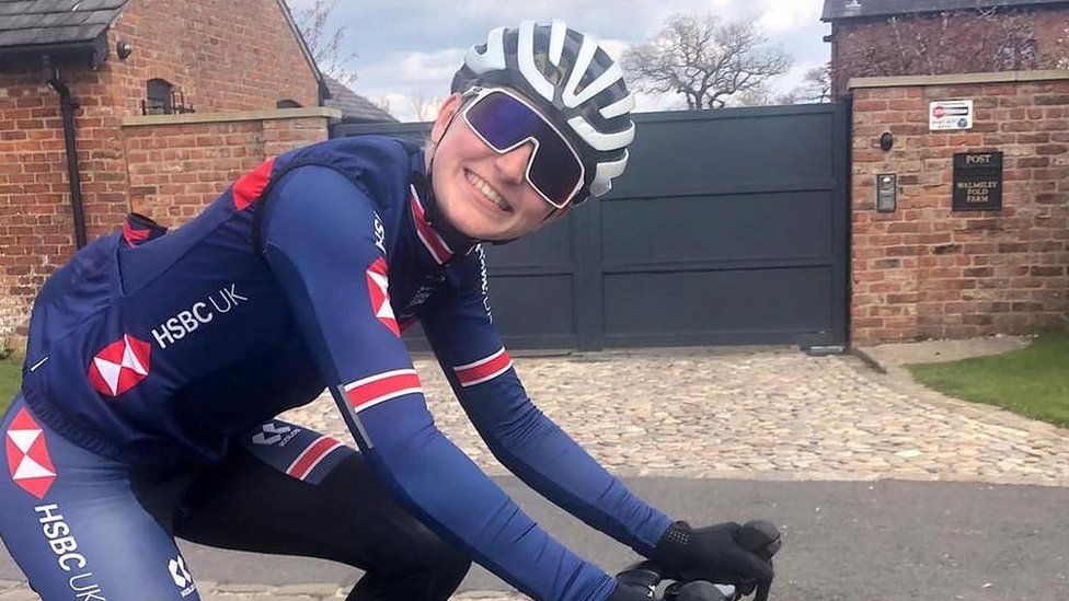 Seiclwr o Abertawe yn 'un i'w gwylio' yn y dyfodol - BBC Cymru Fyw