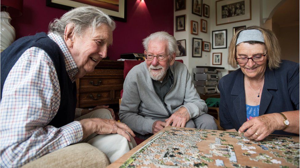 Torbay appeal for more dementia carers to open up homes - BBC News