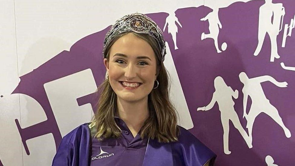 Y Senedd yn nodi gwaith pwysig clybiau ffermwyr ifanc - BBC Cymru Fyw