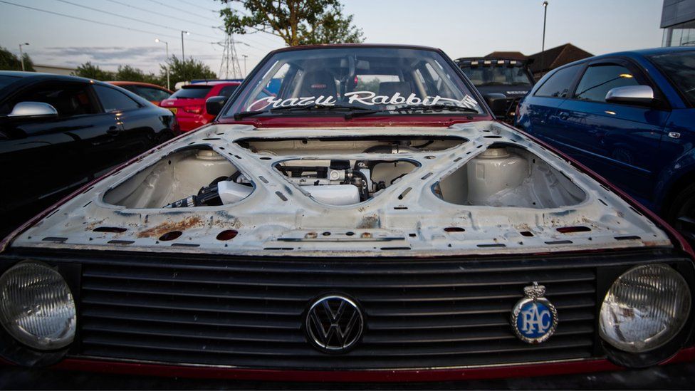 Car cruisers reject 'boy racer' image - BBC News