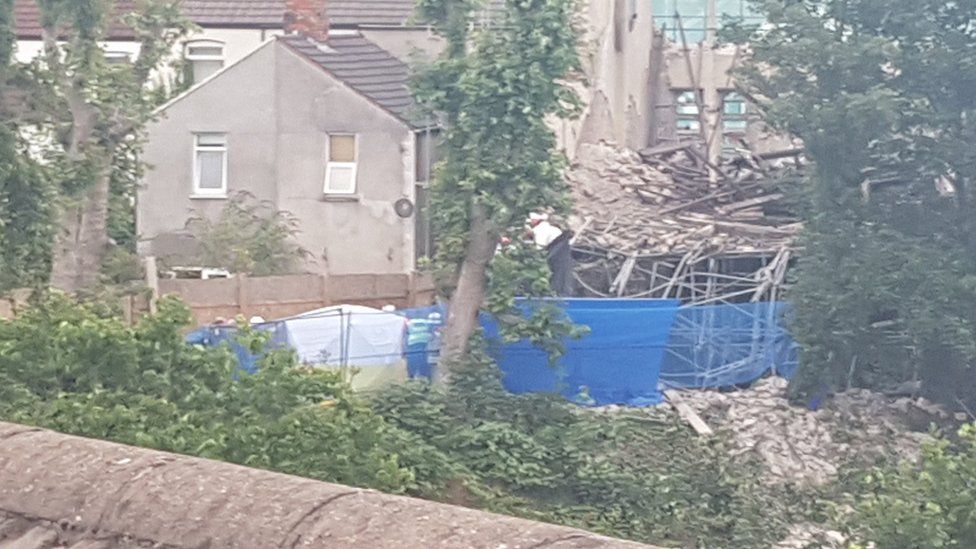 Cardiff church collapses: Man dies after Splott incident - BBC News