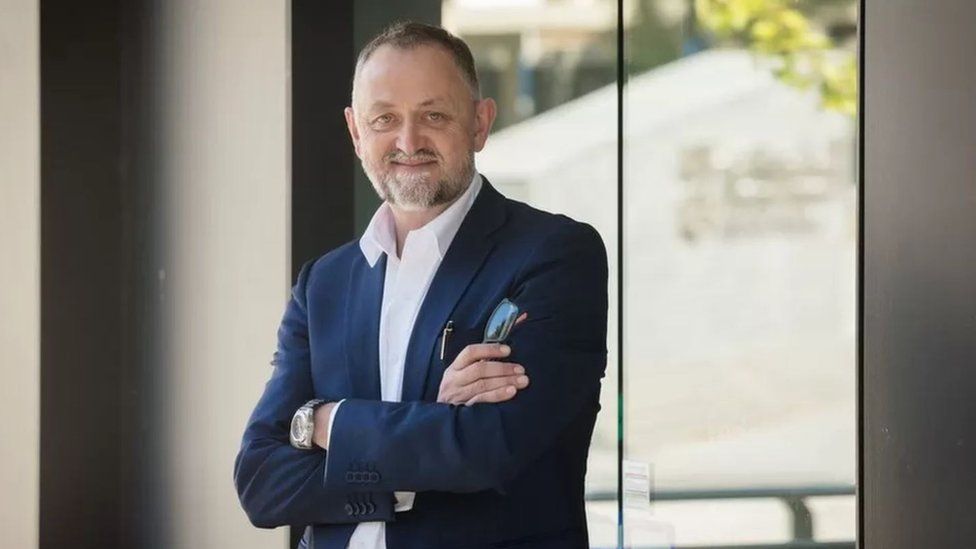 An t-Oll. Todd Walker a' fàgail a dhreuchd - Naidheachdan a' BhBC