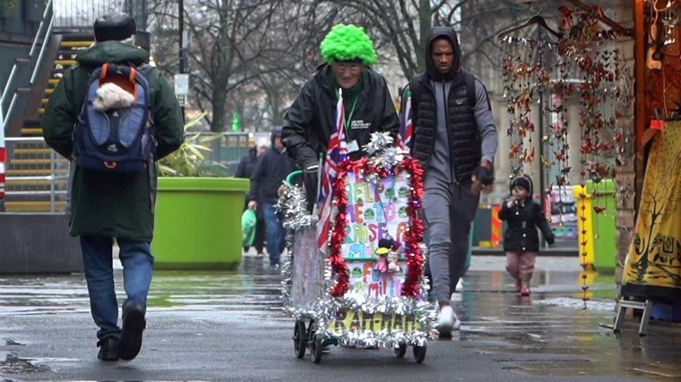 Sheffield Man with a Pram hits £1m cancer fundraising target - BBC News