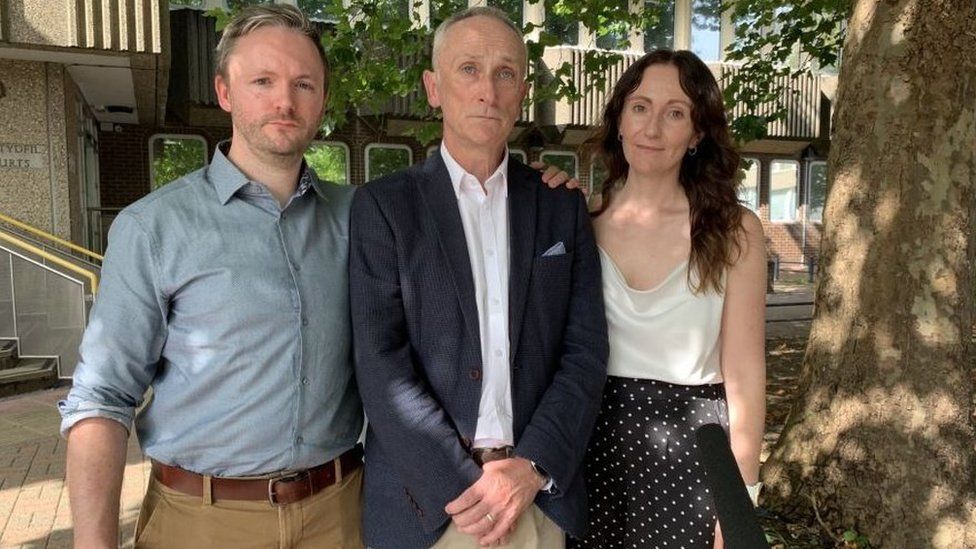 Apêl dyn i bobl beidio yfed a gyrru ar ôl i'w dad farw - BBC Cymru Fyw