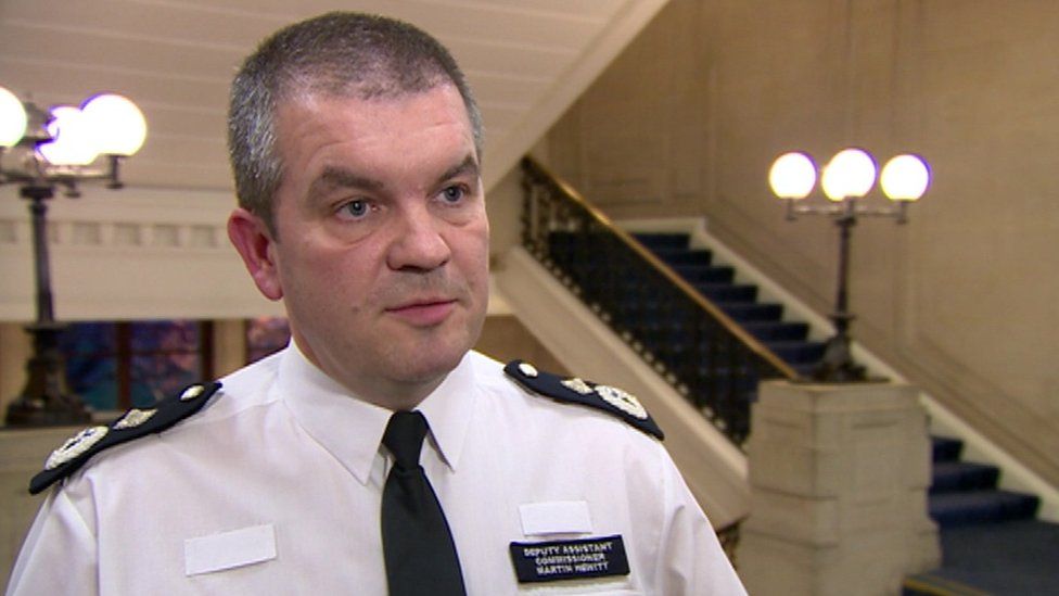 London knife attacks getting worse, says police officer - BBC News