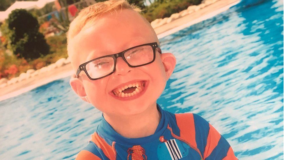 Logan Jones inquest: Hospital systems failed boy, inquest finds - BBC News