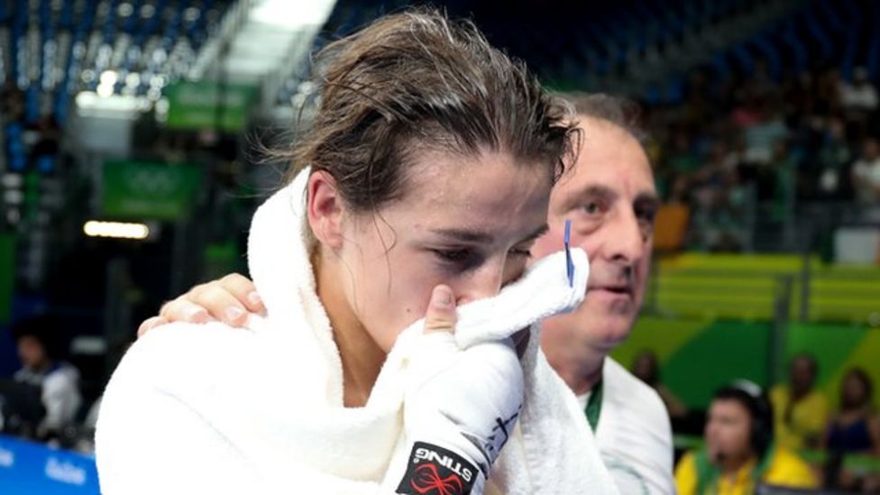 Irish boxer Katie Taylor wins debut fight in professional ranks - BBC Sport