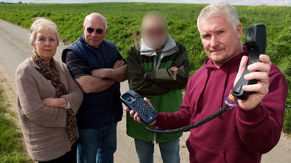 Peter Stuart death: 'Last CCTV' of manhunt case couple - BBC News