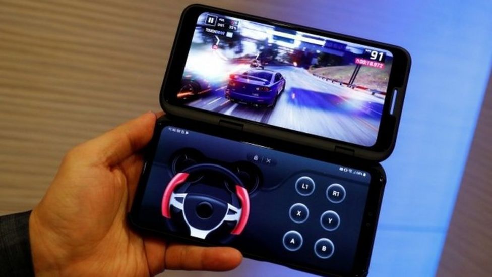 Energizer 'thick boi' phone gives 50 days of battery life - BBC News