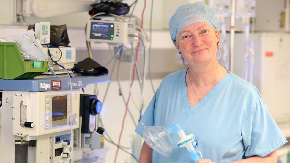 Welsh anaesthetists give life-saving training in Namibia - BBC News