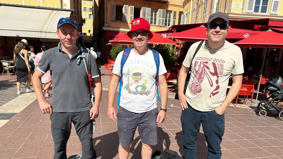 Rygbi: Cefnogwyr hyderus yn disgwyl ‘sgôr enfawr’ i Gymru - BBC Cymru Fyw