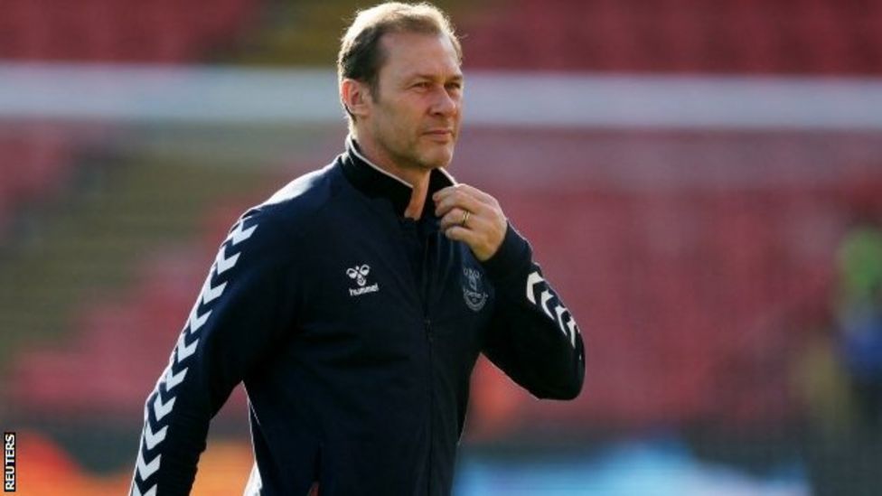 Duncan Ferguson leaves Everton role for management ambition - BBC Sport