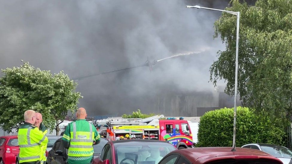 Burnley fire: Firefighters tackle blaze on industrial estate - BBC News